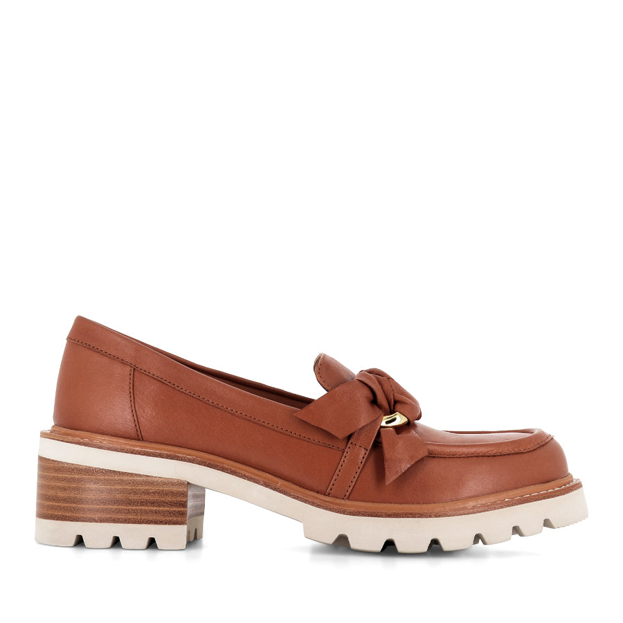DOBBIE - BRANDY LEATHER – Evans Shoes