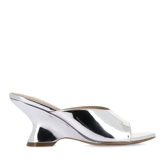 LANA WILKINSON – Evans Shoes