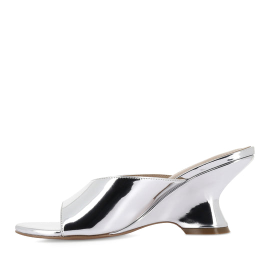 LANA WILKINSON – Evans Shoes